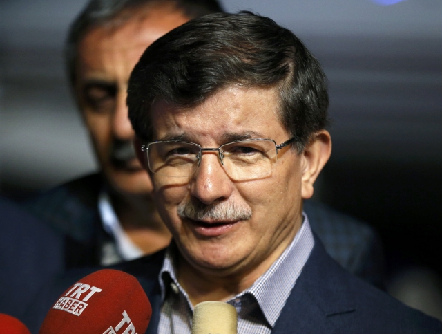 Turecký ministr zahraničí Ahmet Davutoglu | iROZHLAS - spolehlivé zprávy