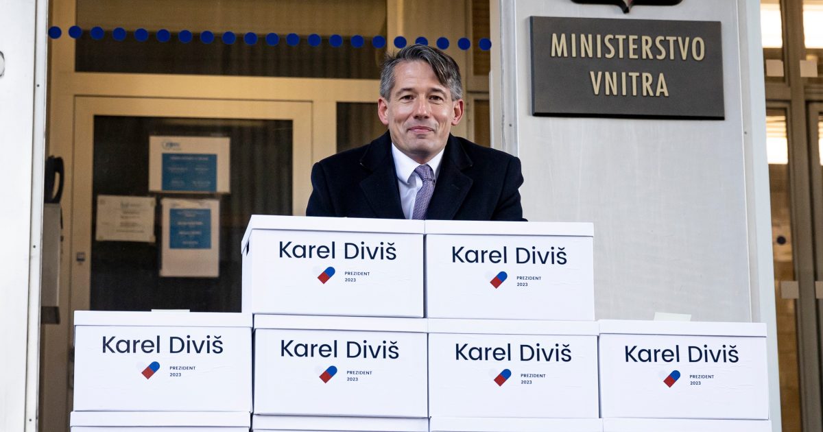Kandidát na prezidenta Karel Diviš odevzdal 8.... | iROZHLAS ...